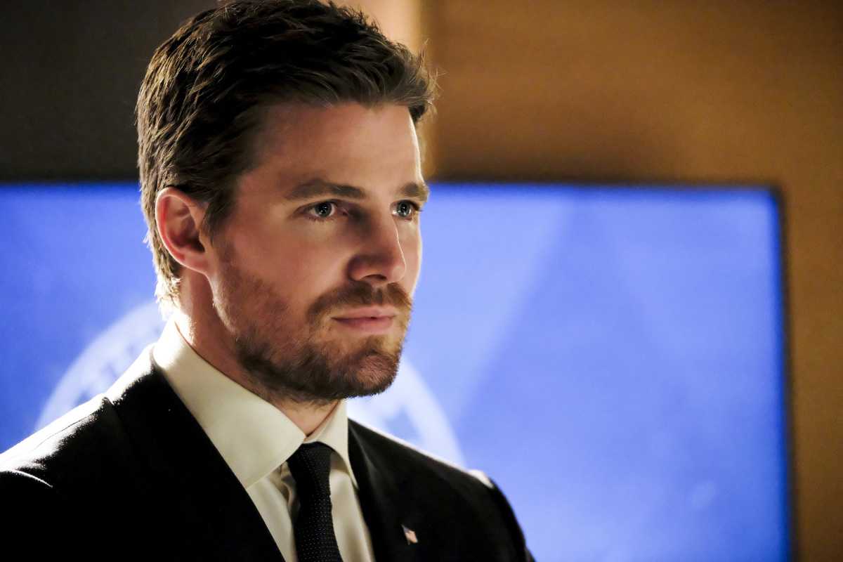 Watch: Arrow Drops Bruce Wayne's Name - The Nerd web